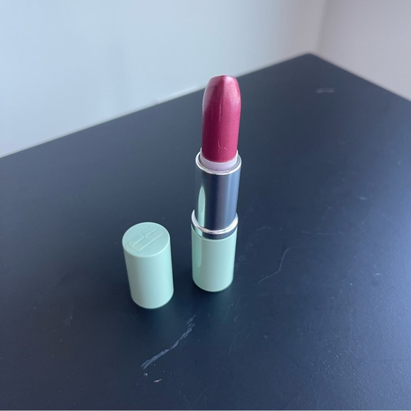 Clinique | Makeup | Clinique A Different Raspberry Glace Lipstick ...